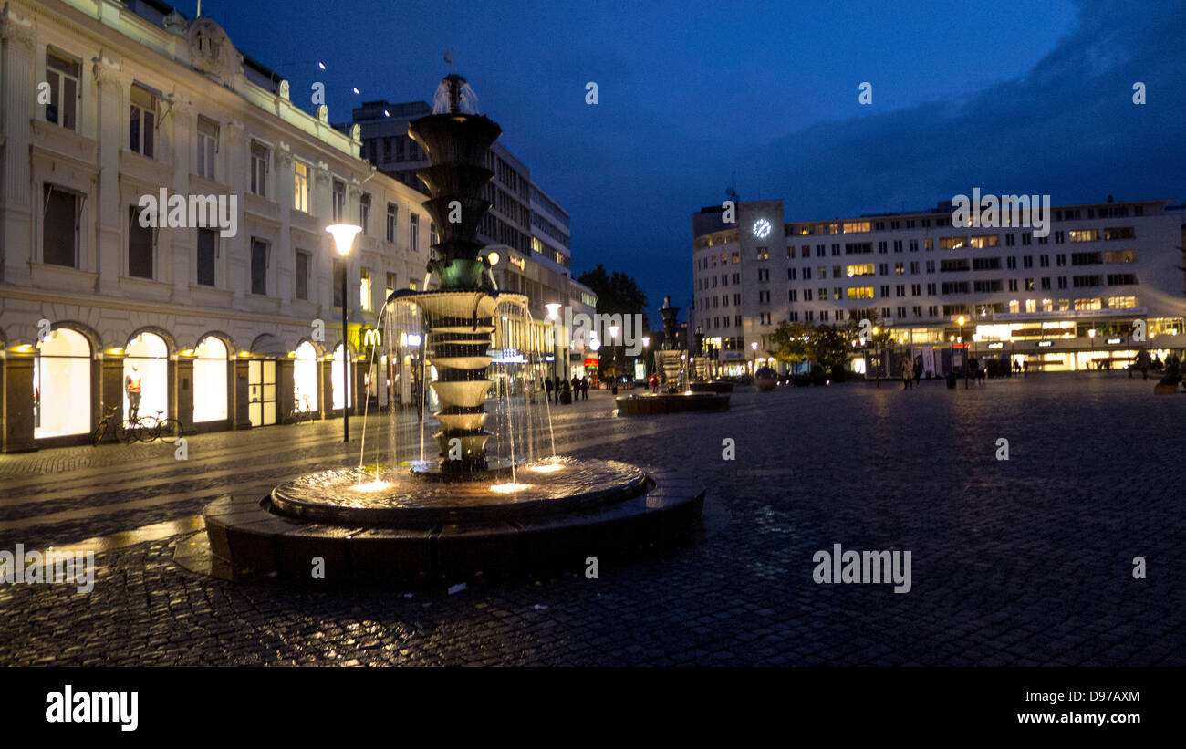 Night scene at Gustav Adolfs torg in Malmö Sweden Stock Photo - Alamy