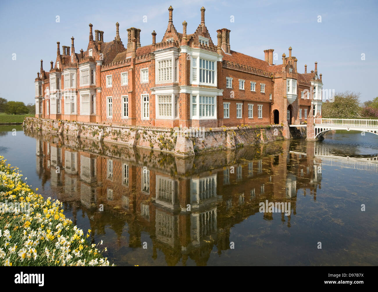 Manor House With Moat High Resolution Stock Photography and Images - Alamy