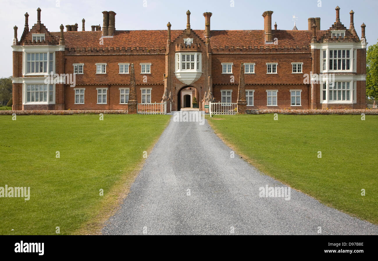 Moated house uk hi-res stock photography and images - Alamy
