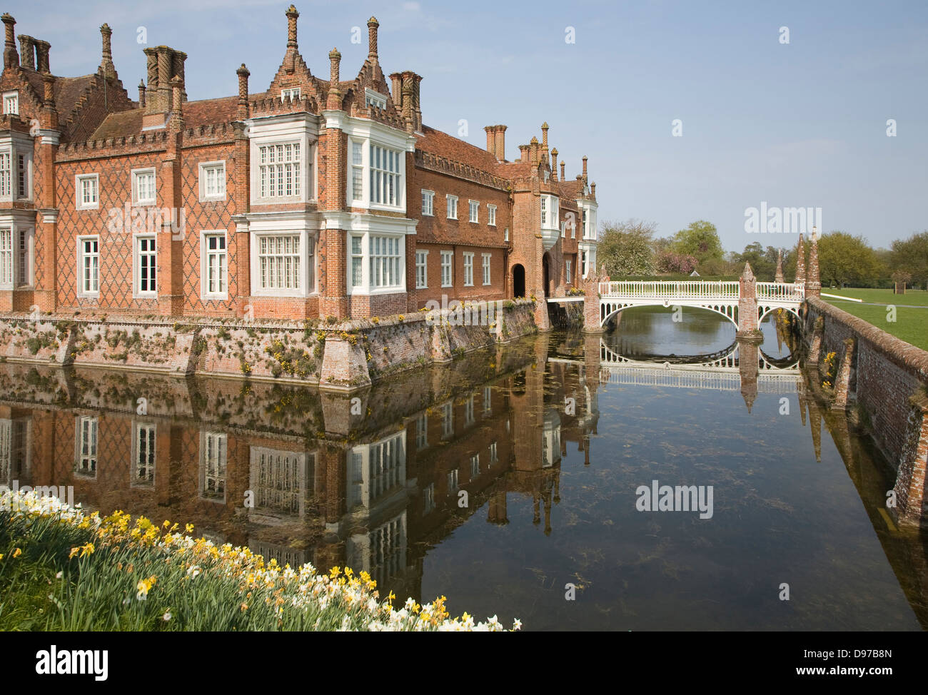 Moated great house hi-res stock photography and images - Alamy