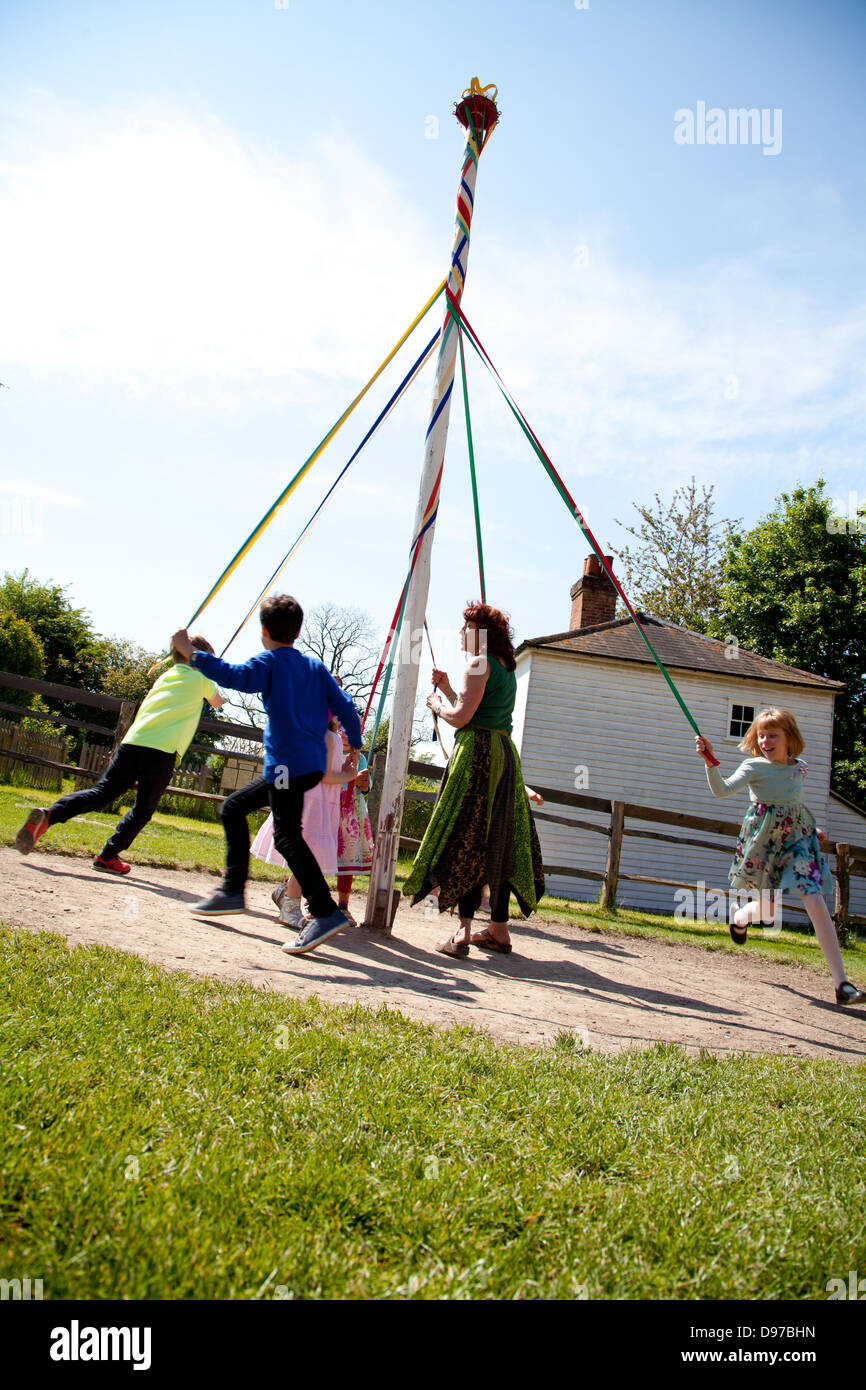 English village dancing hi-res stock photography and images - Alamy