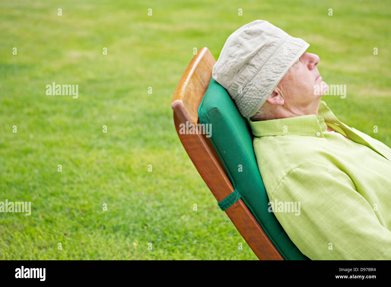 Old recliner chair hi-res stock photography and images - Alamy