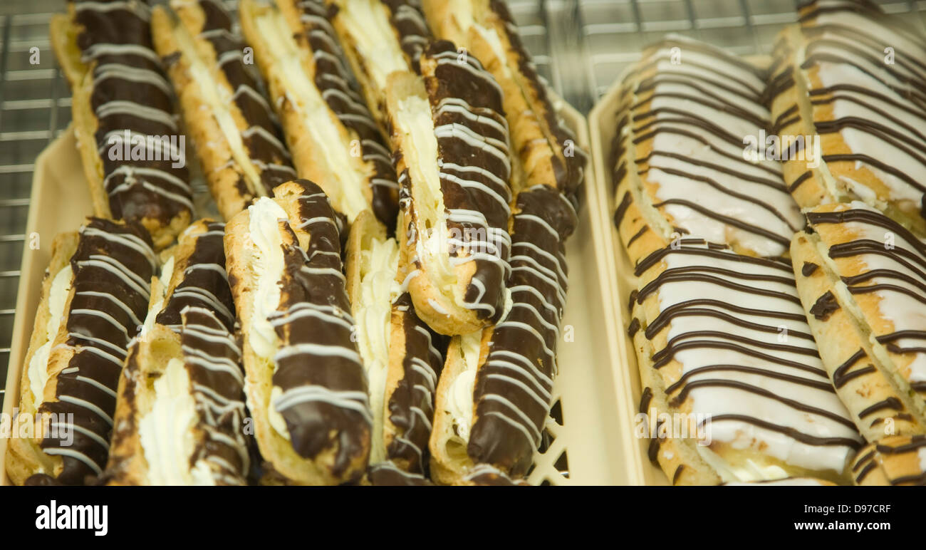 Cakes in a bakery hi-res stock photography and images - Alamy
