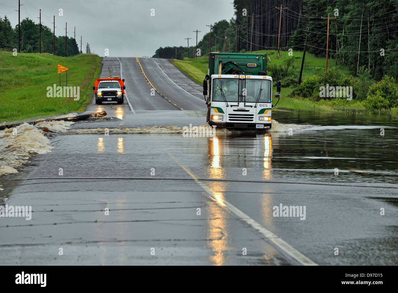 Highway 2 traffic negotiating flooded road Duluth Minnesota USA Stock ...