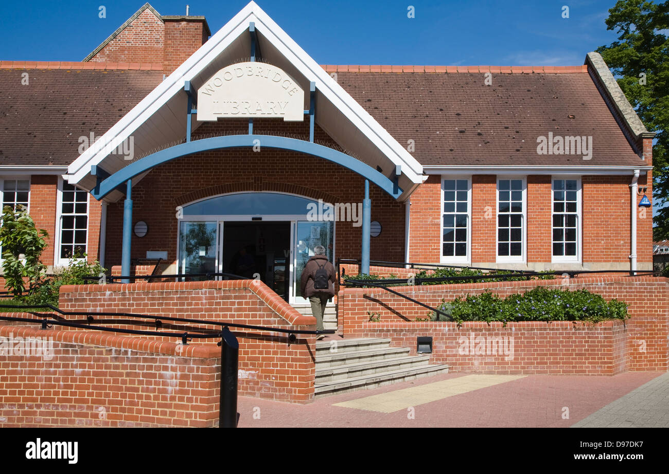 Person entering library hi-res stock photography and images - Alamy