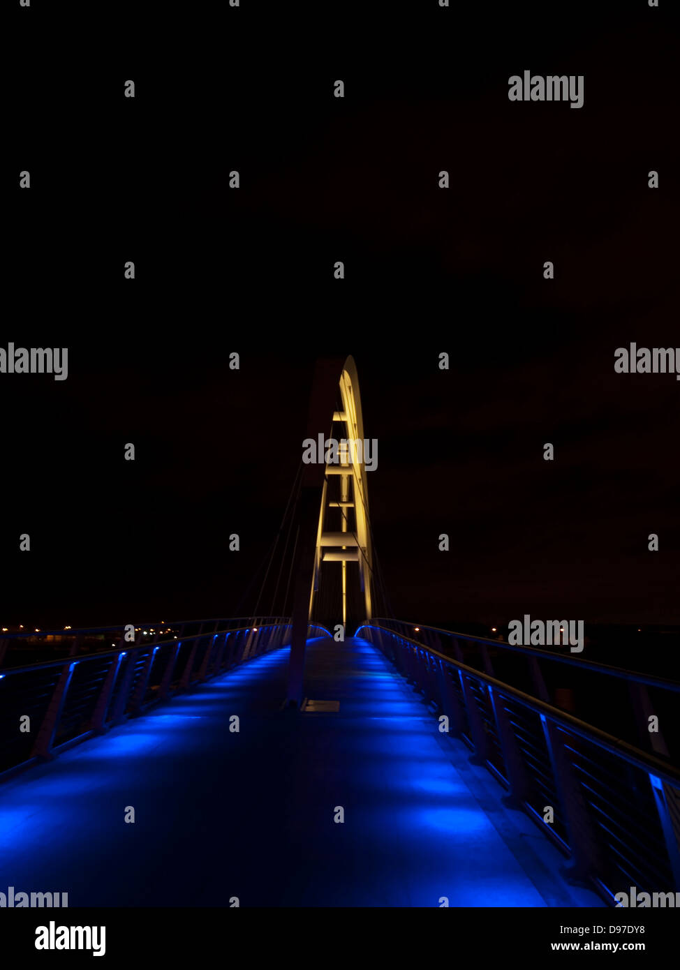 Infinity bridge hi-res stock photography and images - Alamy