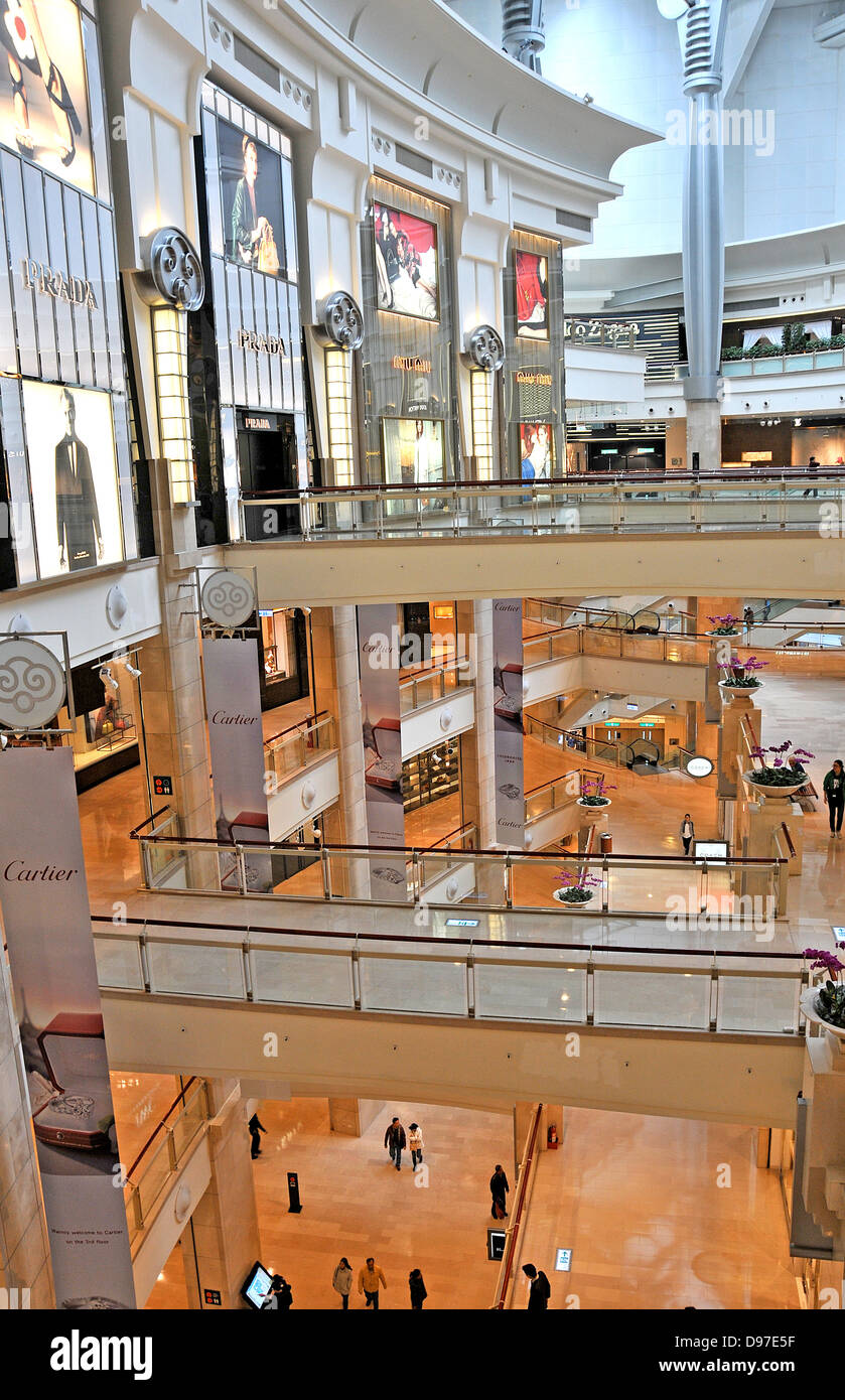 Taipei 101 building shopping mall hi-res stock photography and images ...