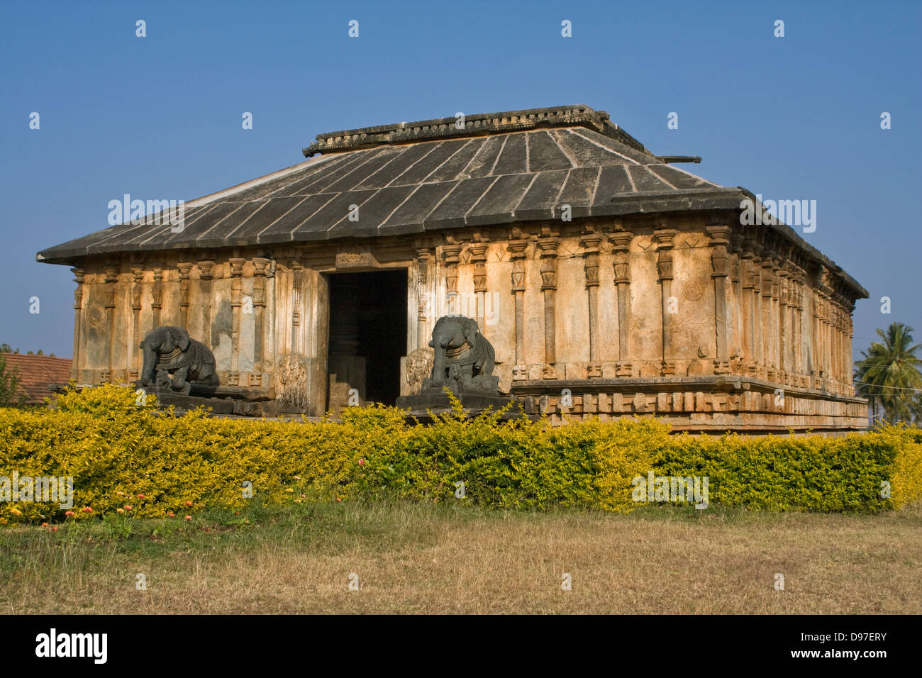 Asia, India, Karnataka, Belavadi, Veera Narayana Temple Stock Photo - Alamy