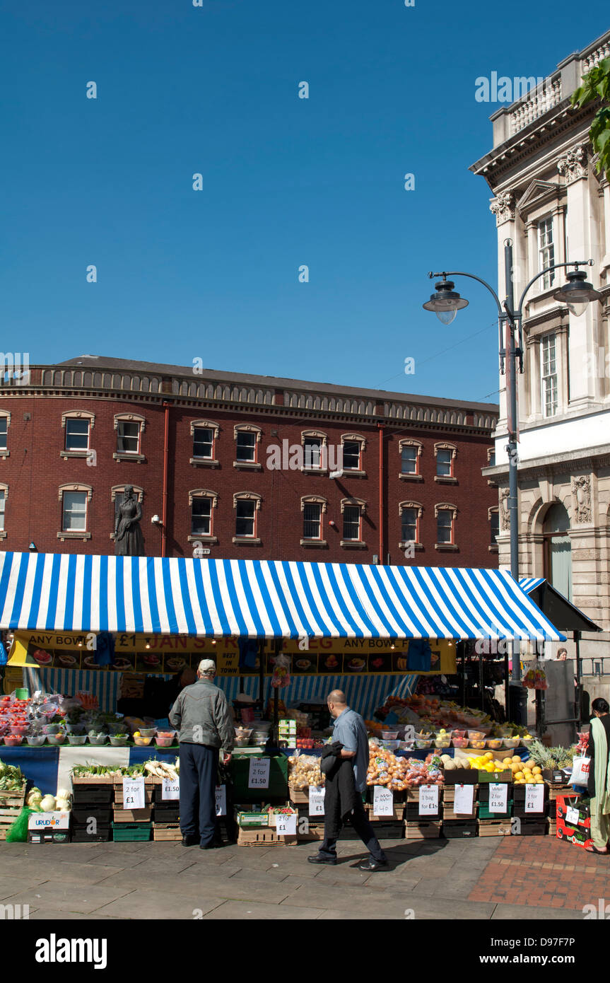 Market in Walsall town centre, West Midlands, England, UK Stock Photo ...