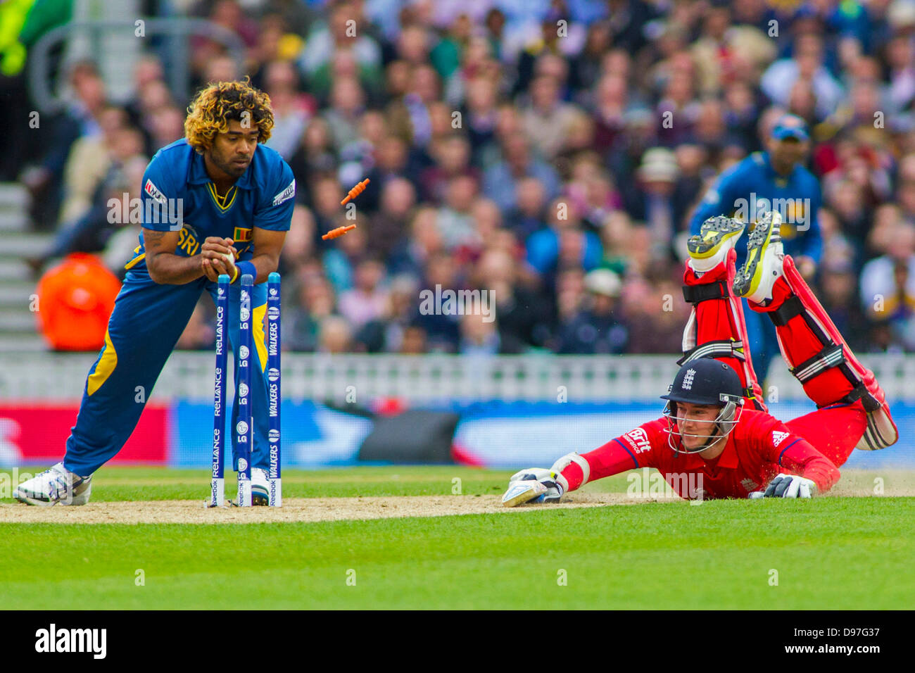 Stuart broad batting england hi-res stock photography and images - Alamy
