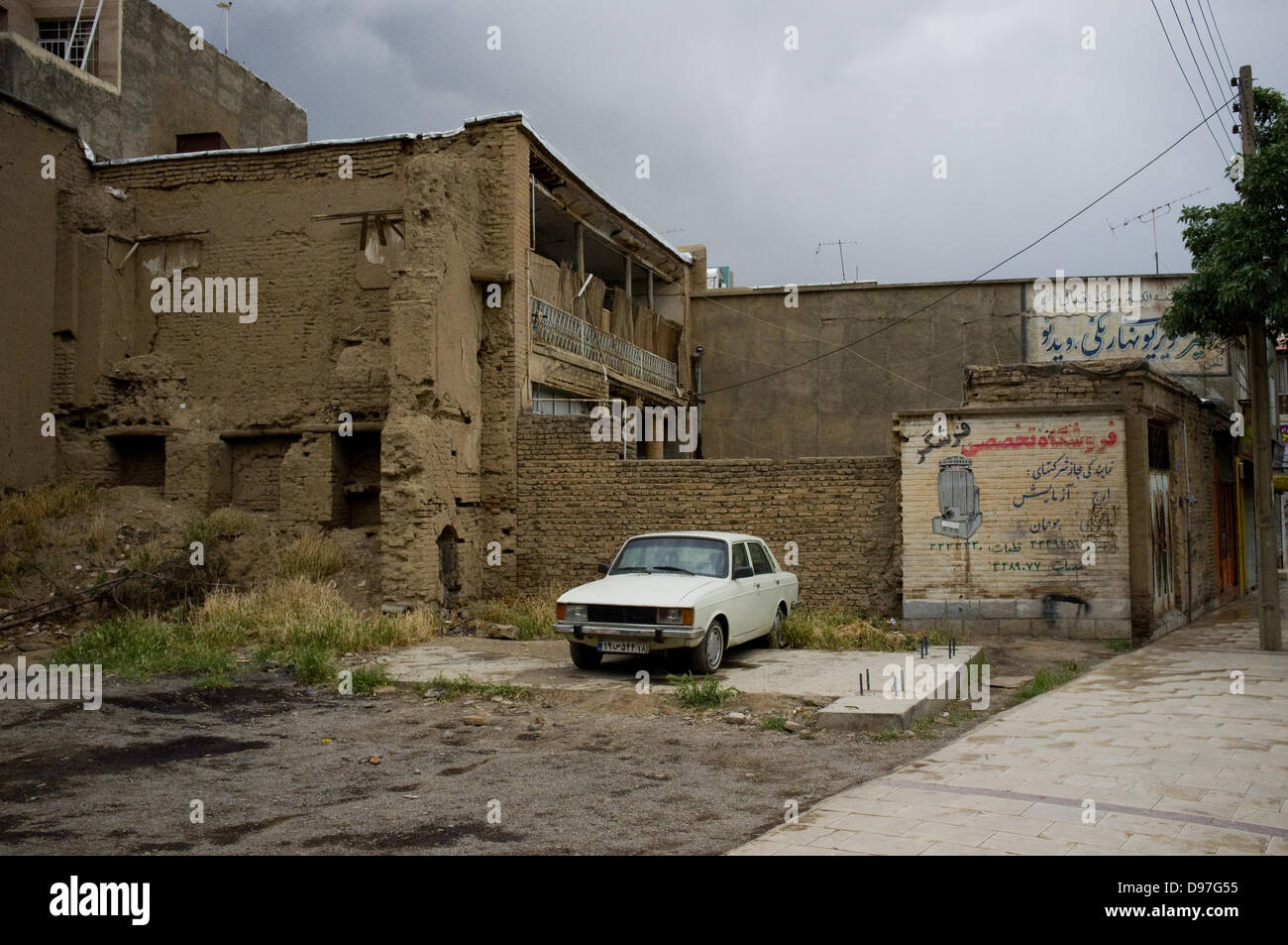 29/05/2013 - Sanandaj. View of a corner in the city of Sanandaj, the ...