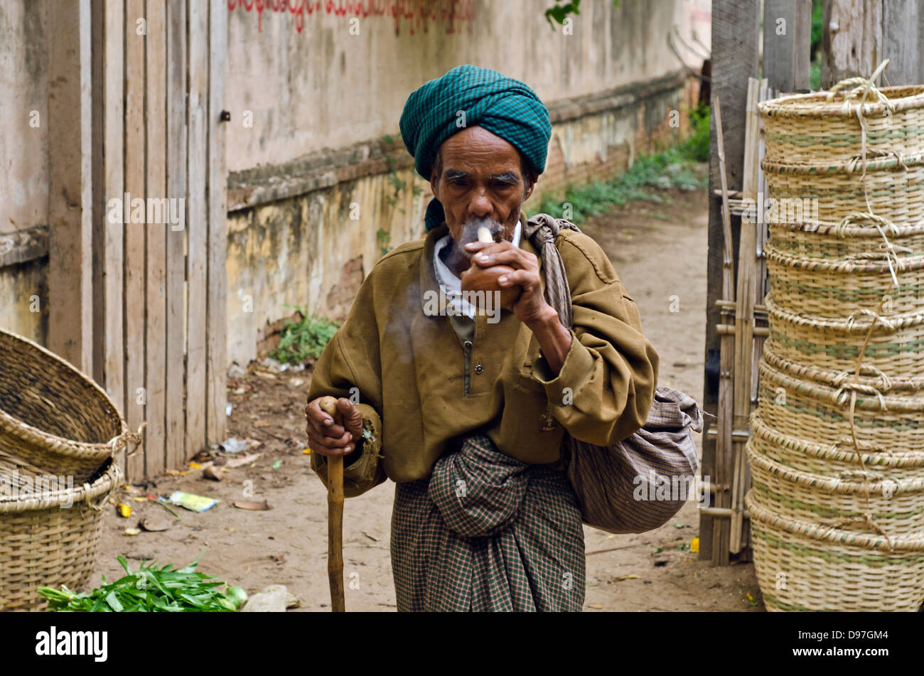 Cheroot hi-res stock photography and images - Alamy