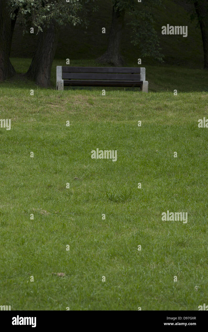 Single bench in a park Stock Photo - Alamy