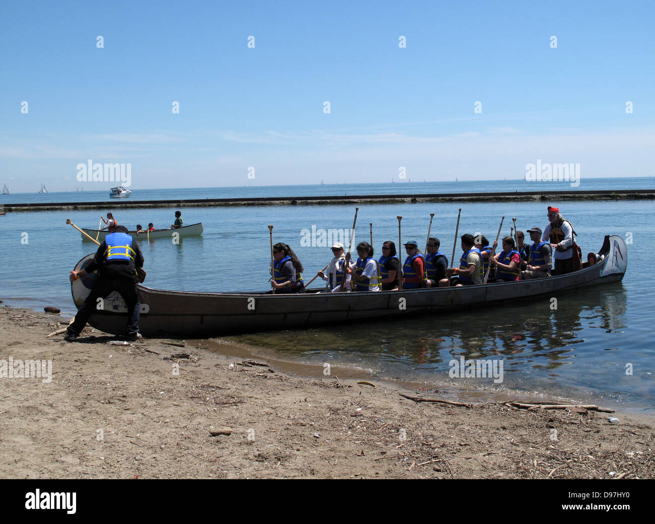 Indigenous canoe paddles canada hi-res stock photography and images - Alamy