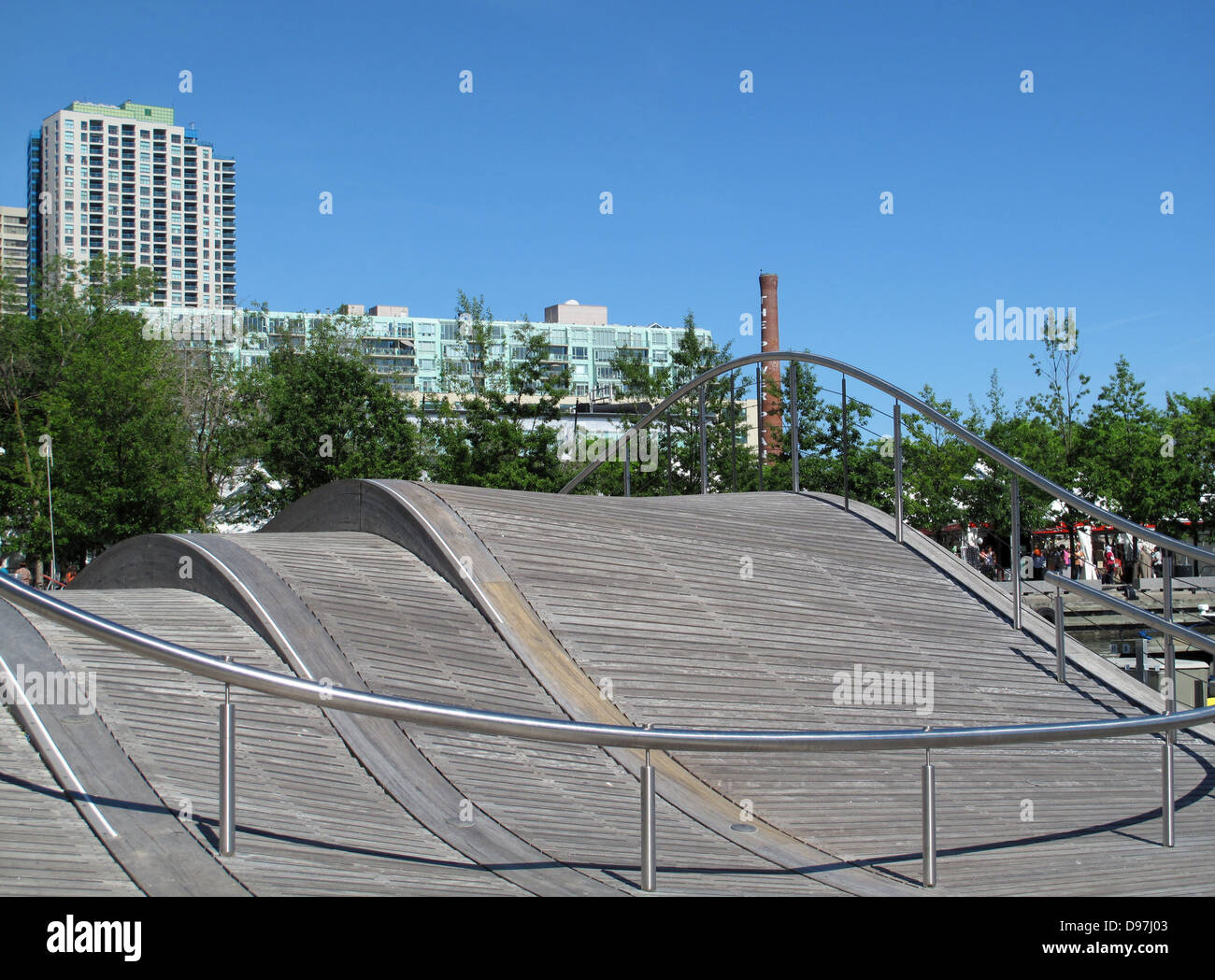 The harbourfront walkway hi-res stock photography and images - Alamy