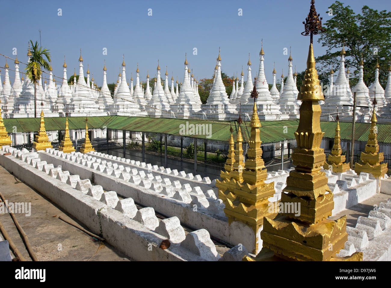 Kuthodaw pagoda book hi-res stock photography and images - Alamy
