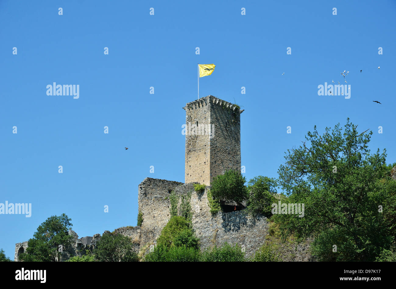 Old castle tower flag medieval hi-res stock photography and images - Alamy