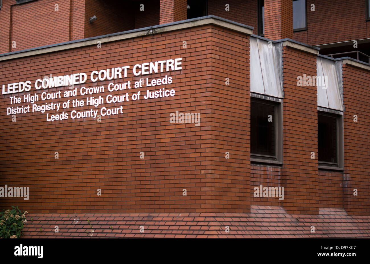 Leeds law courts hi-res stock photography and images - Alamy