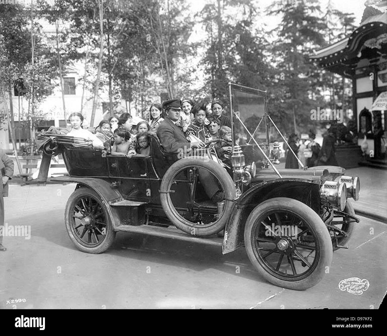This image shows the Children of All Nations Day event at the 1909 ...