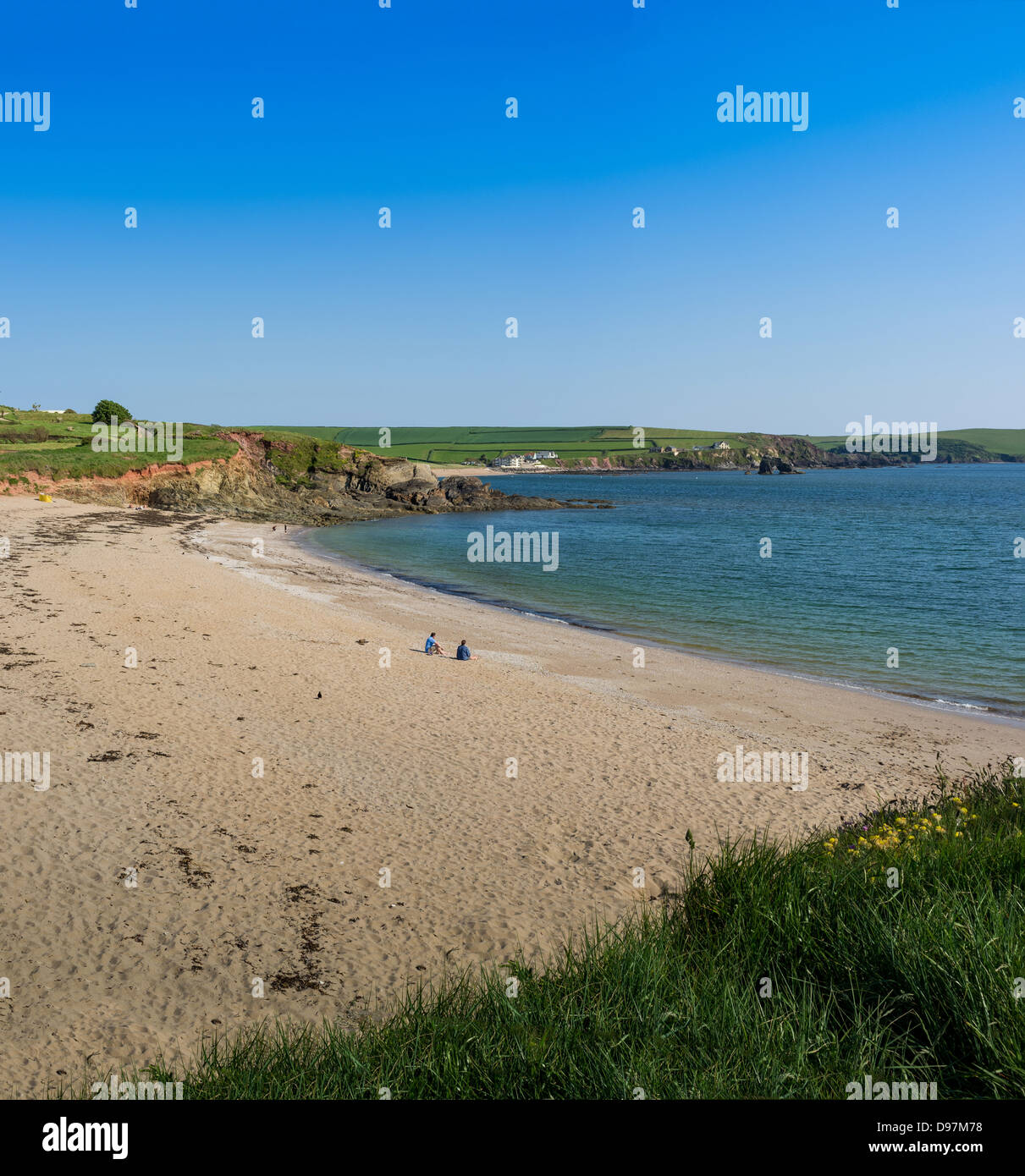 Thurlestone, Devon, UK. June 3rd 2013. A couple sit and relax on ...