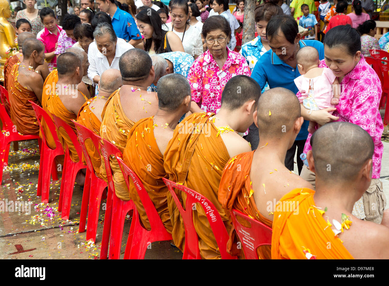 People poured water monks Stock Photo - Alamy
