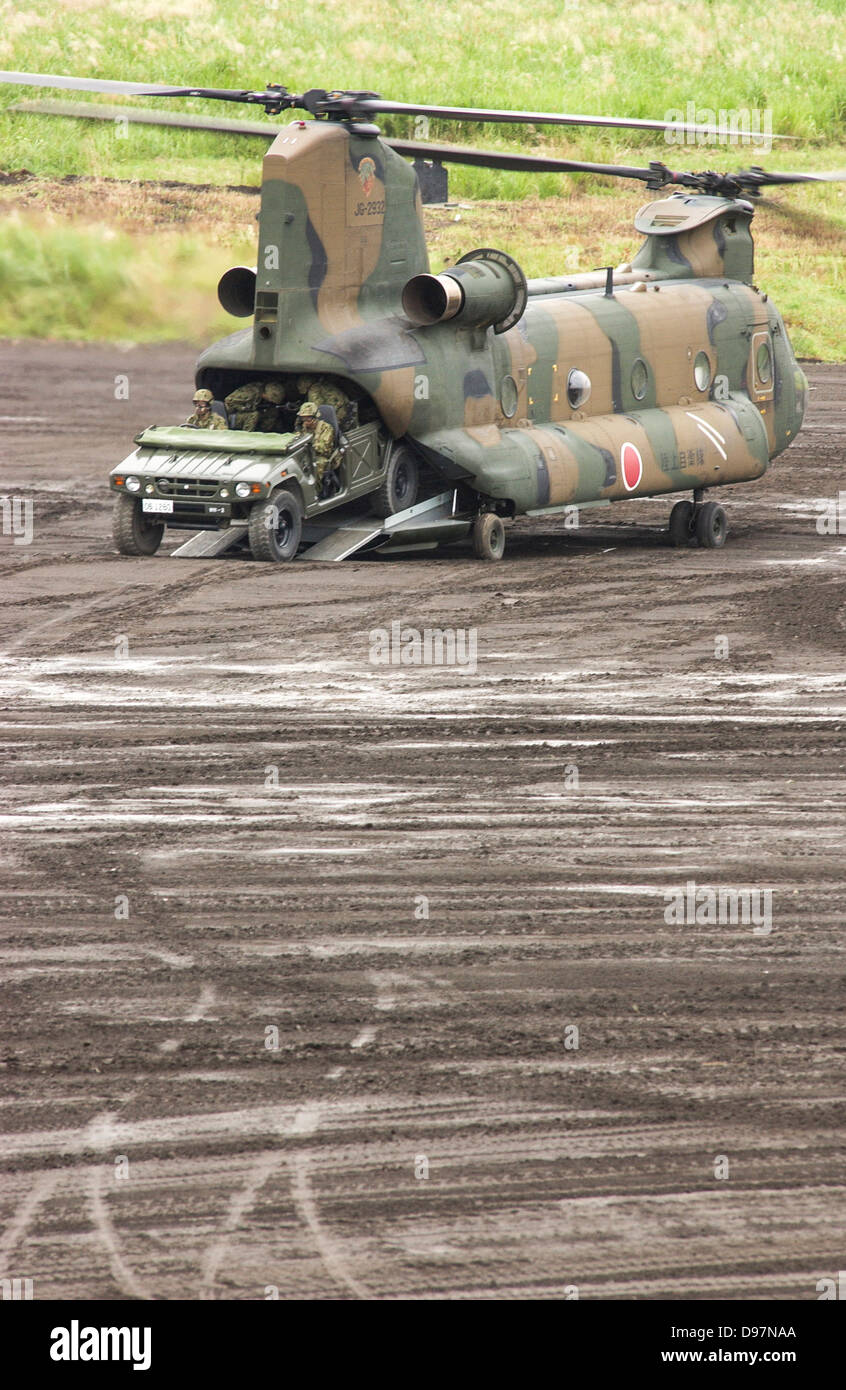Japan ground self defense gsdf take hi-res stock photography and images ...