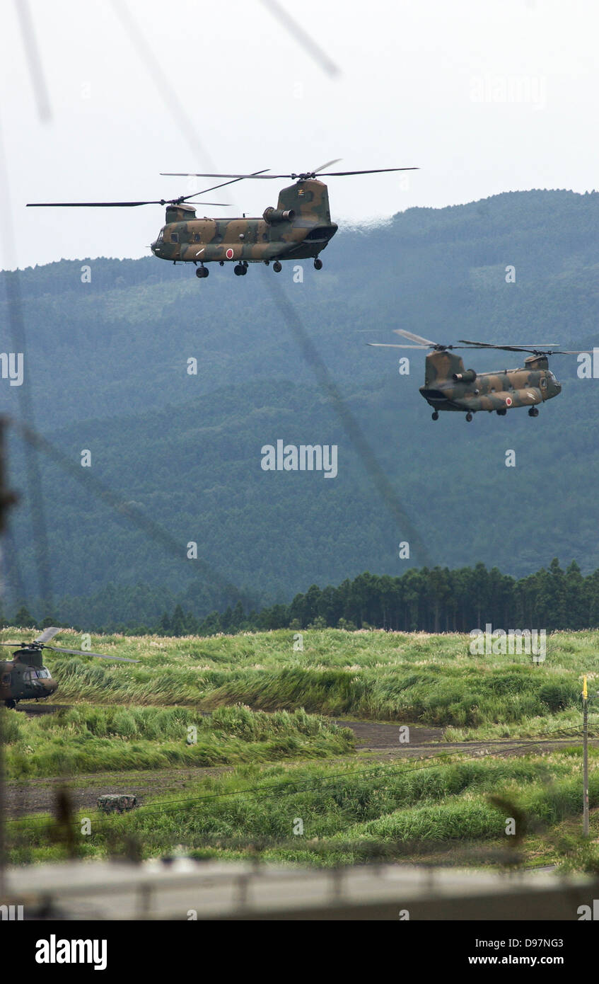 Japan Ground Self-Defense Forces (GSDF) take part in a live fire ...