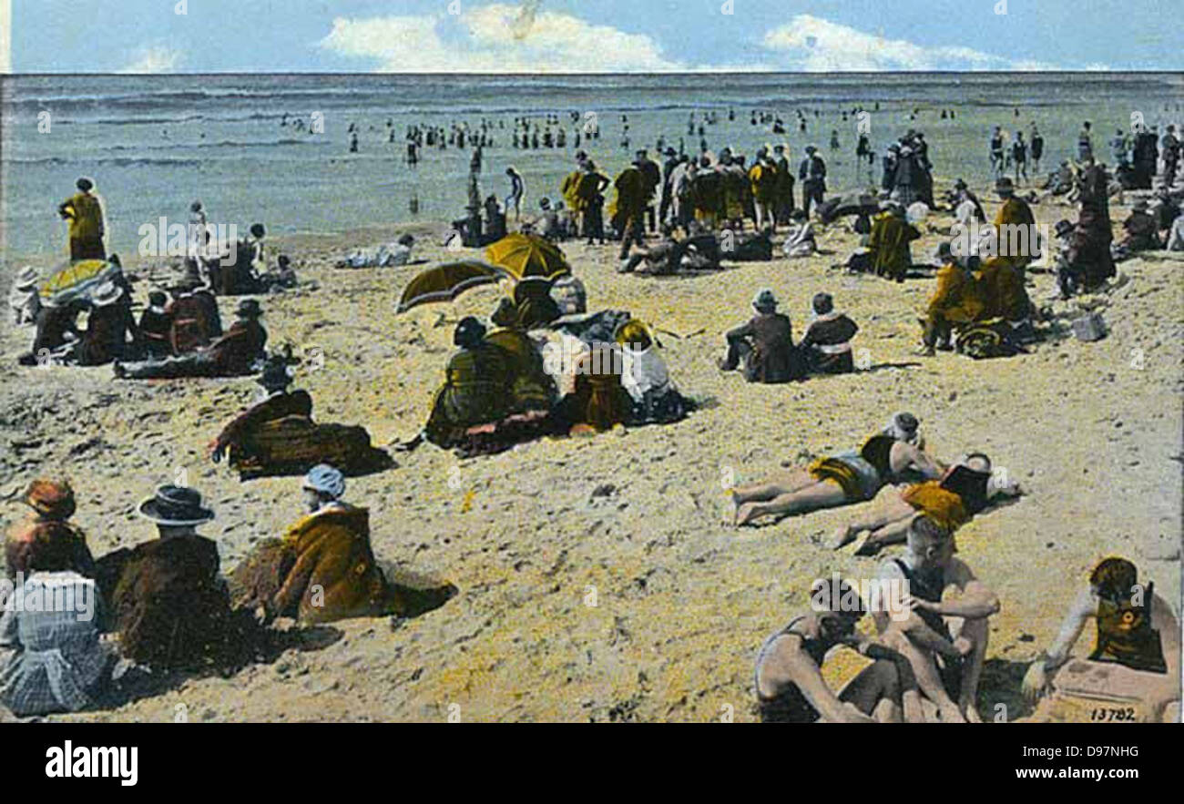 Vintage sunbathers hi-res stock photography and images - Alamy