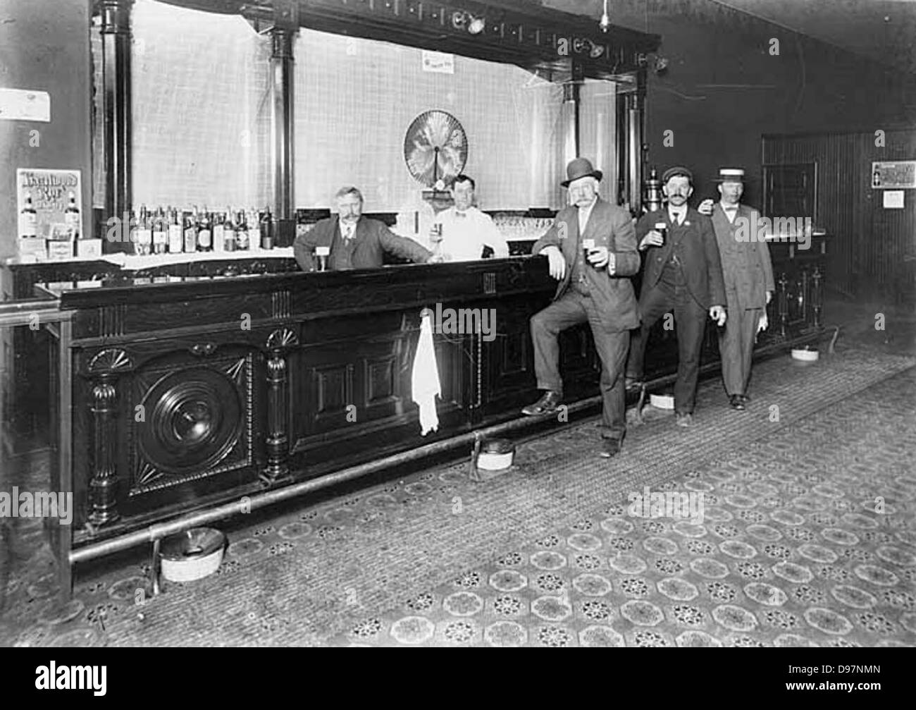 Vintage saloon interior hi-res stock photography and images - Alamy