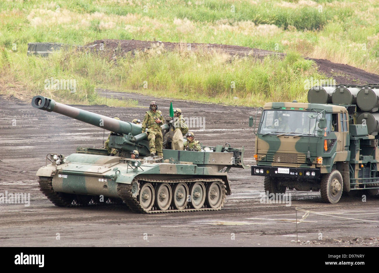 Japan ground self defense gsdf take hi-res stock photography and images ...