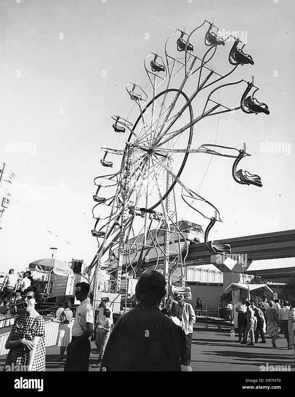 Seattle giant wheel Black and White Stock Photos & Images - Alamy