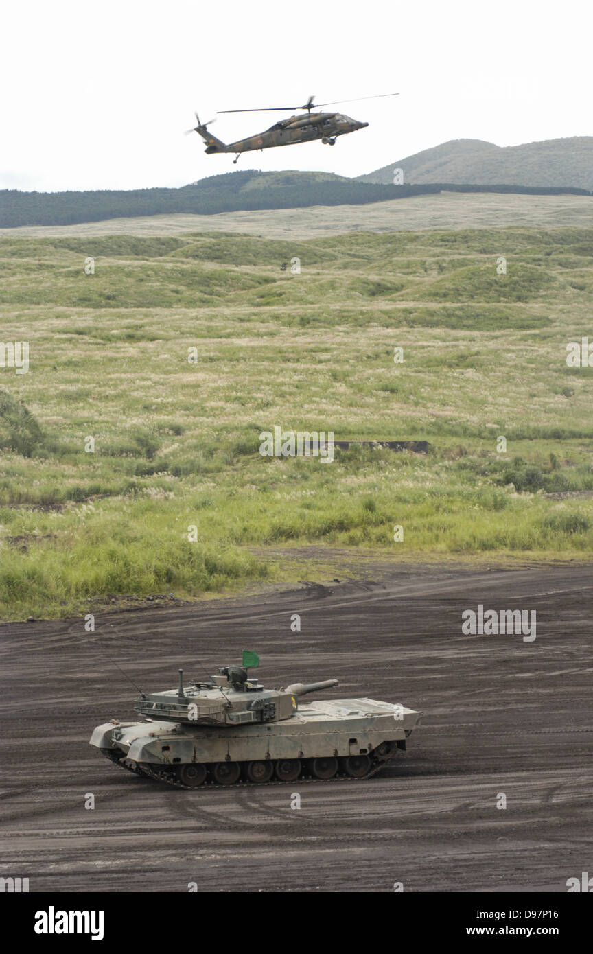 Japan Ground Self-Defense Forces (GSDF) take part in a live fire ...