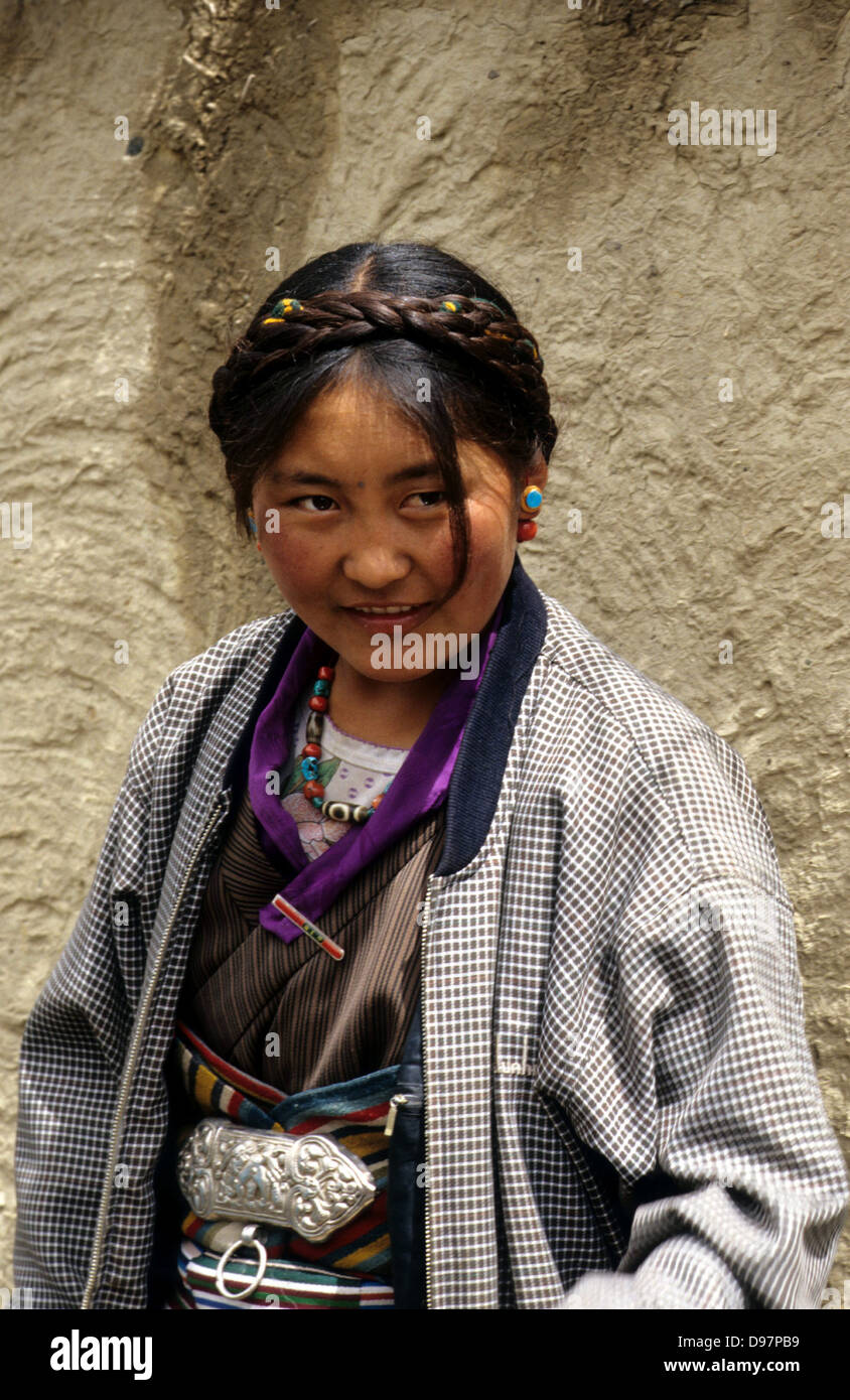 People leaving in Tibet ,china with their tradition Stock Photo - Alamy