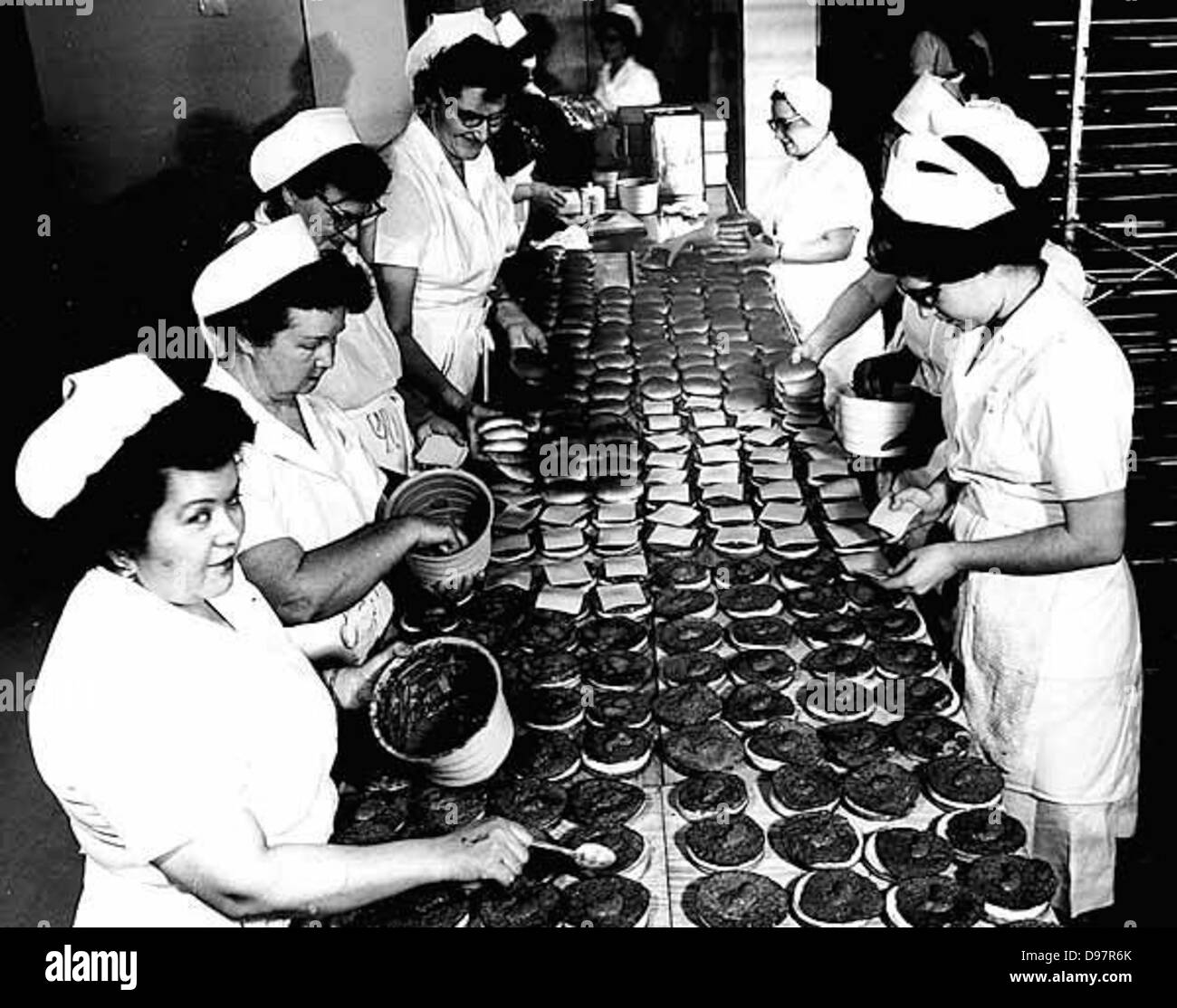 Fast food workers kitchen Black and White Stock Photos & Images - Alamy
