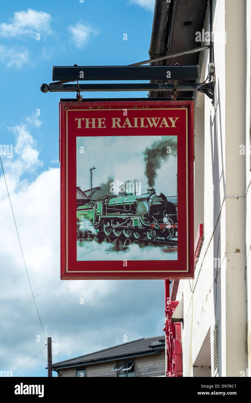 Hand painted pub sign hi-res stock photography and images - Alamy