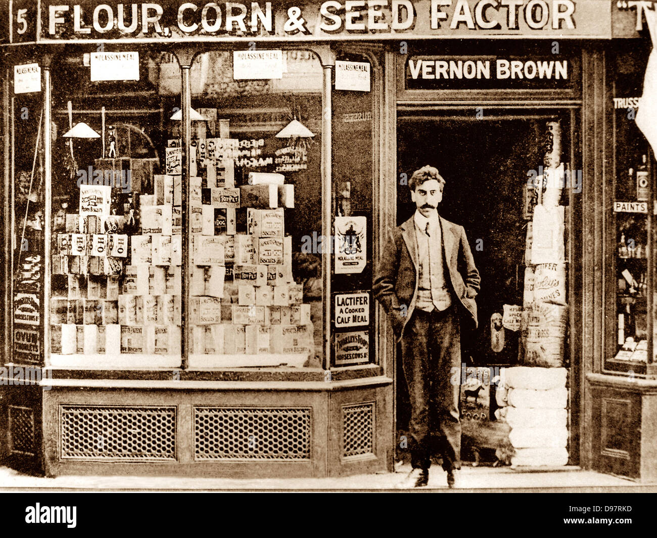 1900s London Street High Resolution Stock Photography and Images - Alamy