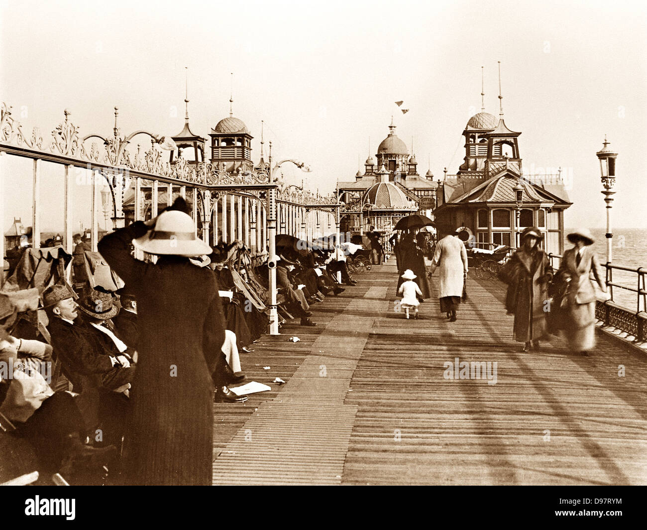 Eastbourne Pier early 1900s Stock Photo - Alamy