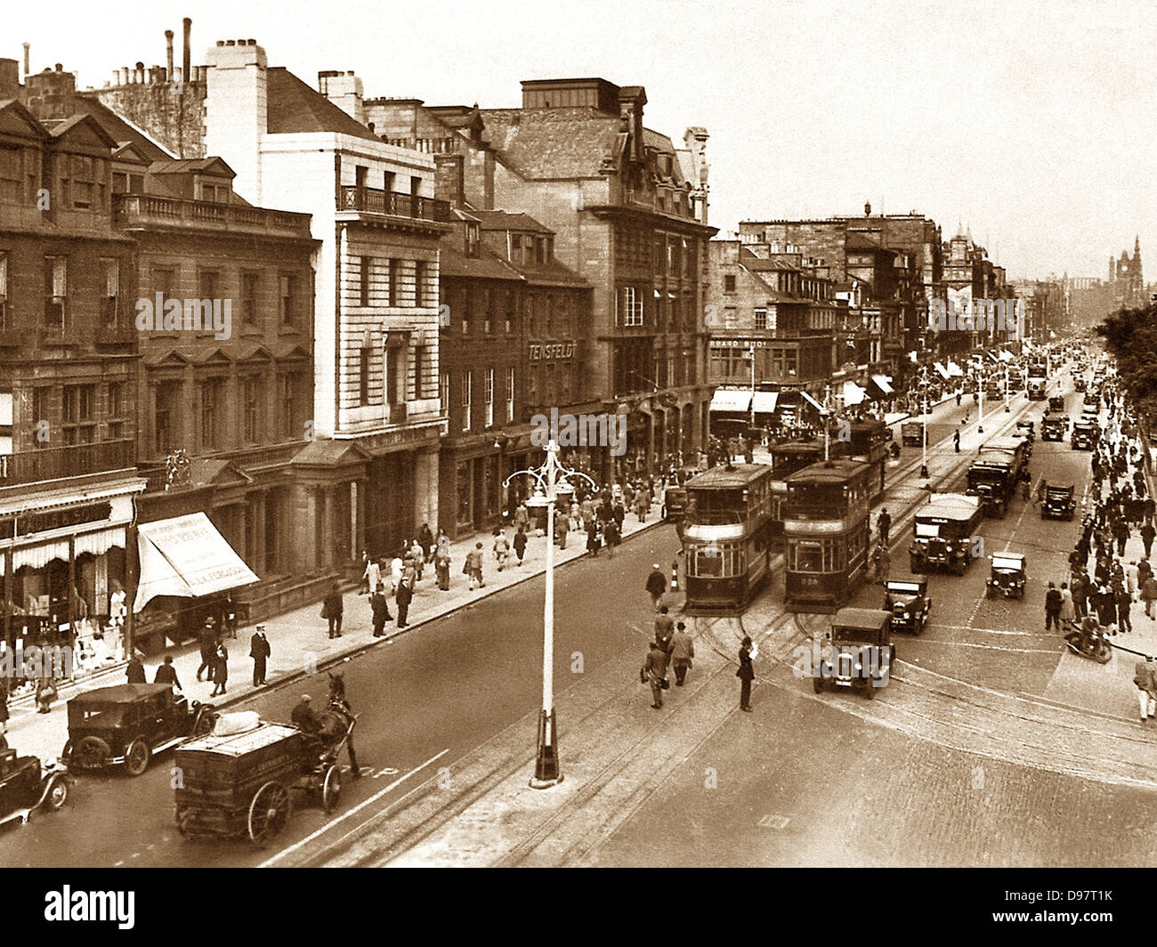 Edinburgh 1920s hi-res stock photography and images - Alamy