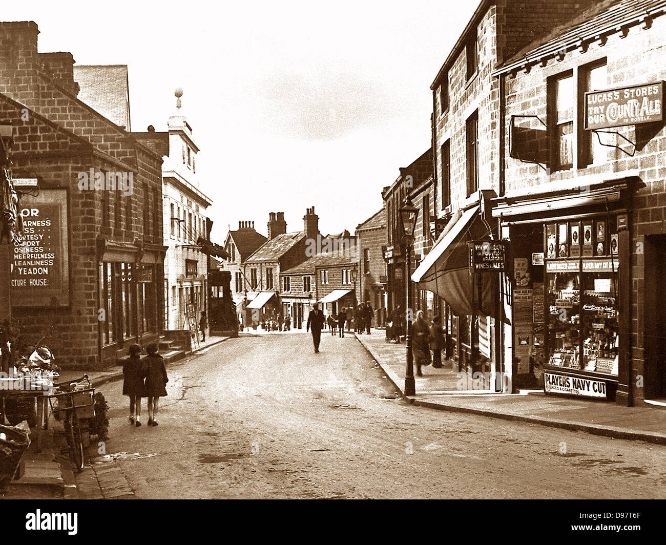 Yeadon High Street probably 1920s Stock Photo - Alamy