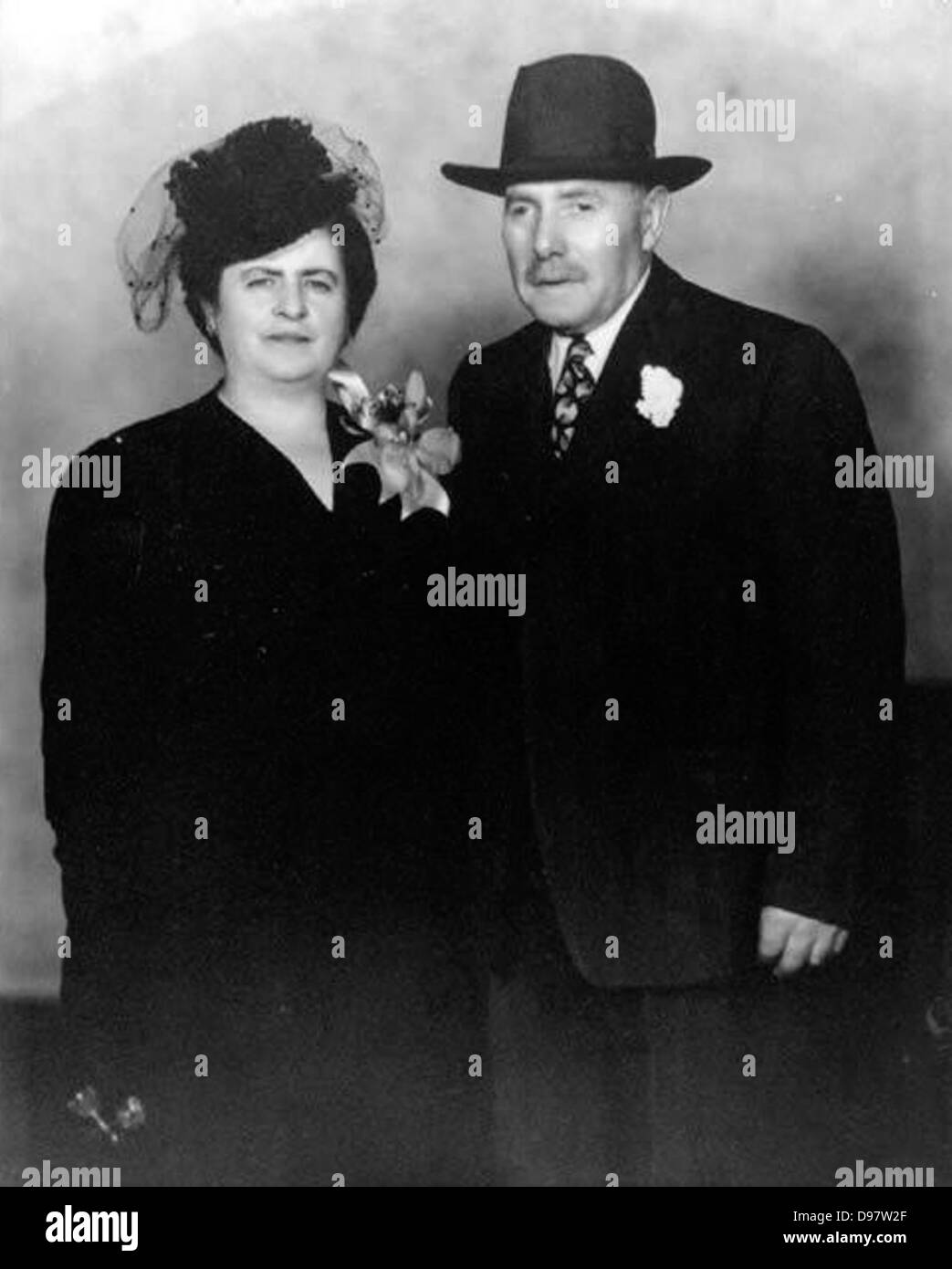 Family portrait studio hi-res stock photography and images - Alamy