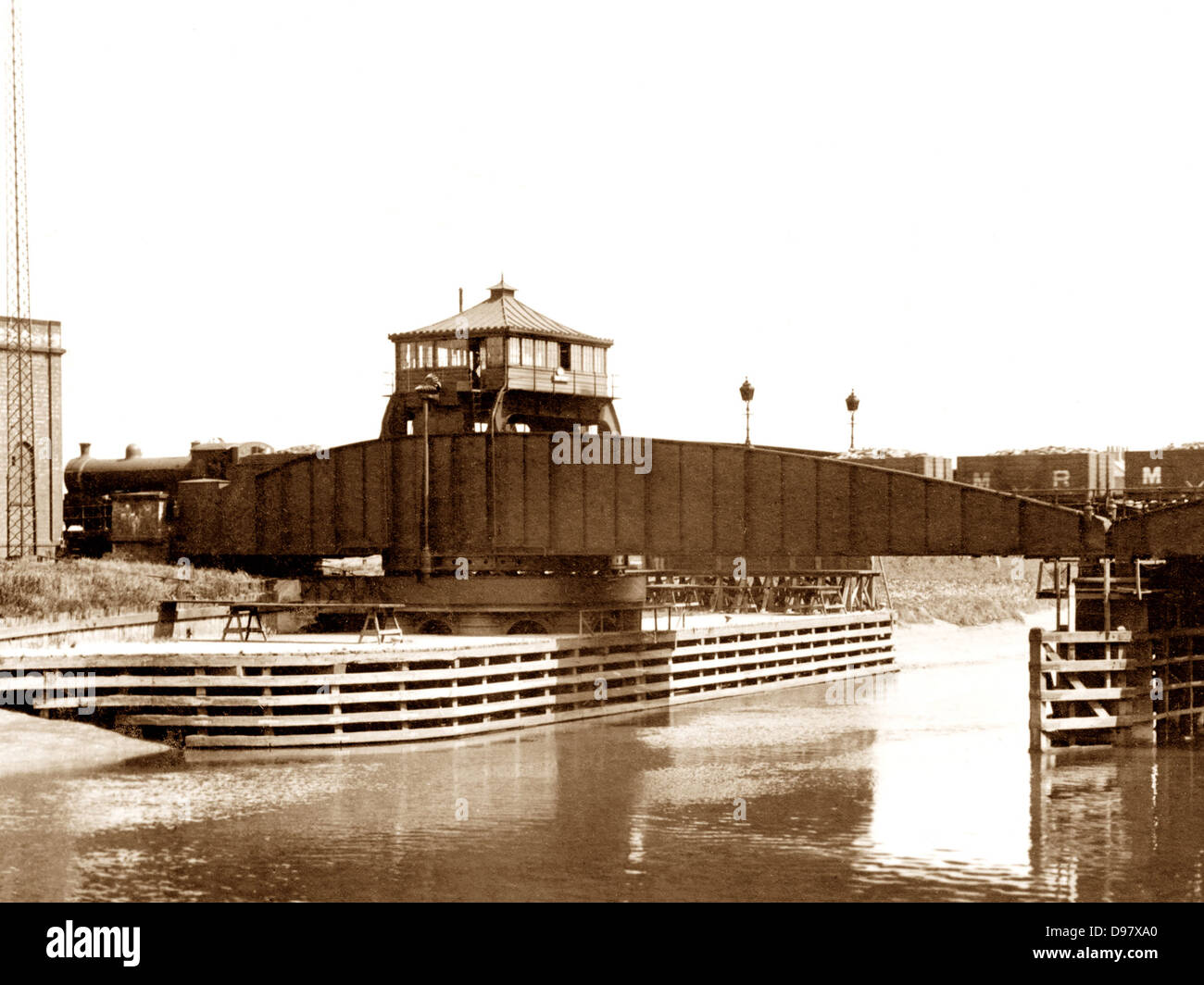 Historical railway bridge hi-res stock photography and images - Alamy