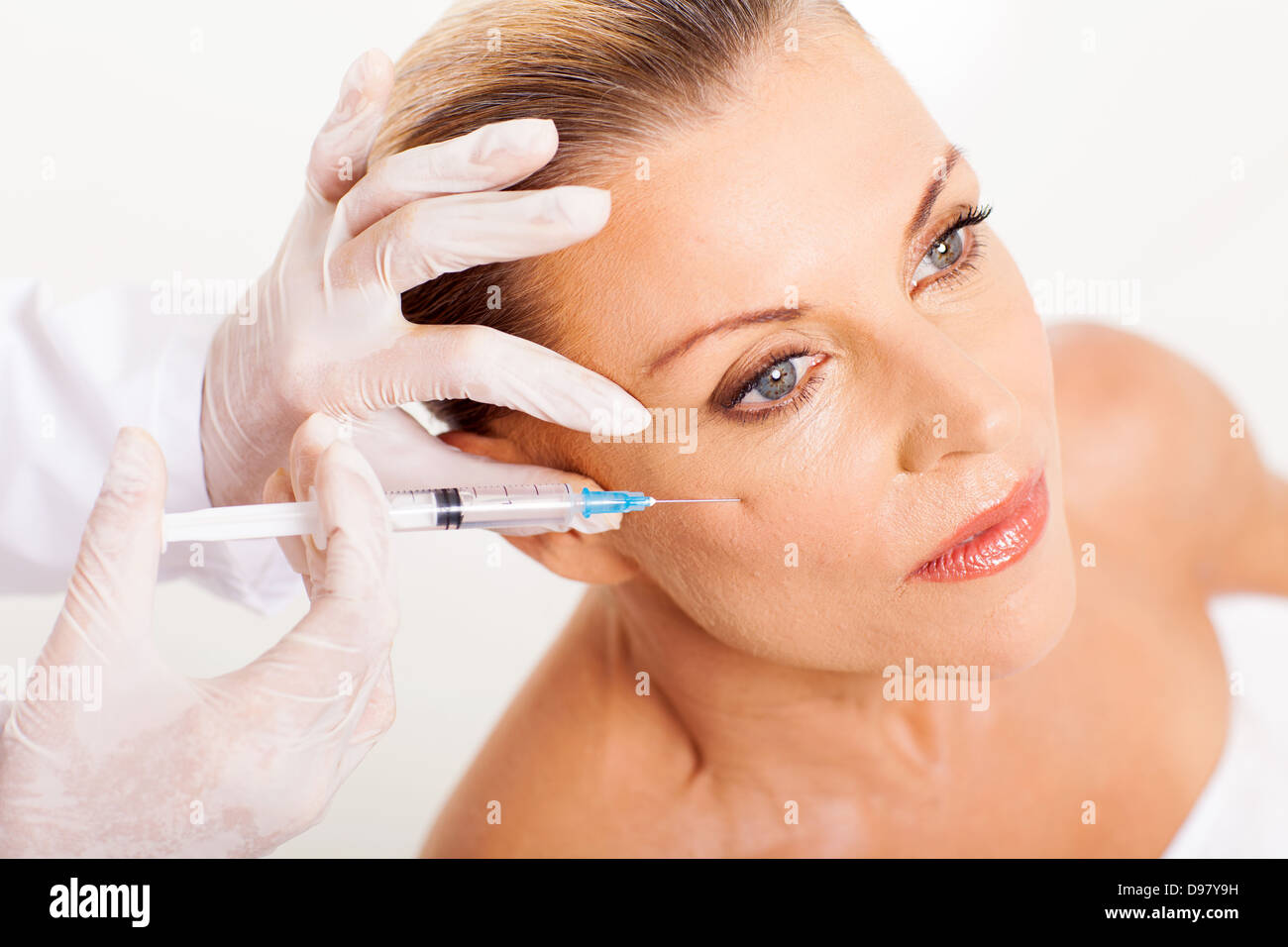 Doctor injection lady hi-res stock photography and images - Alamy