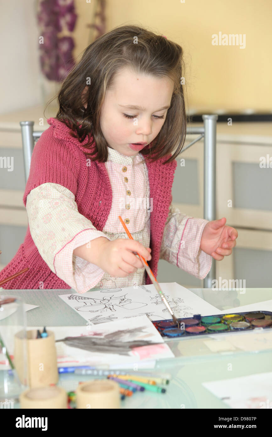 Little girl painting Stock Photo - Alamy
