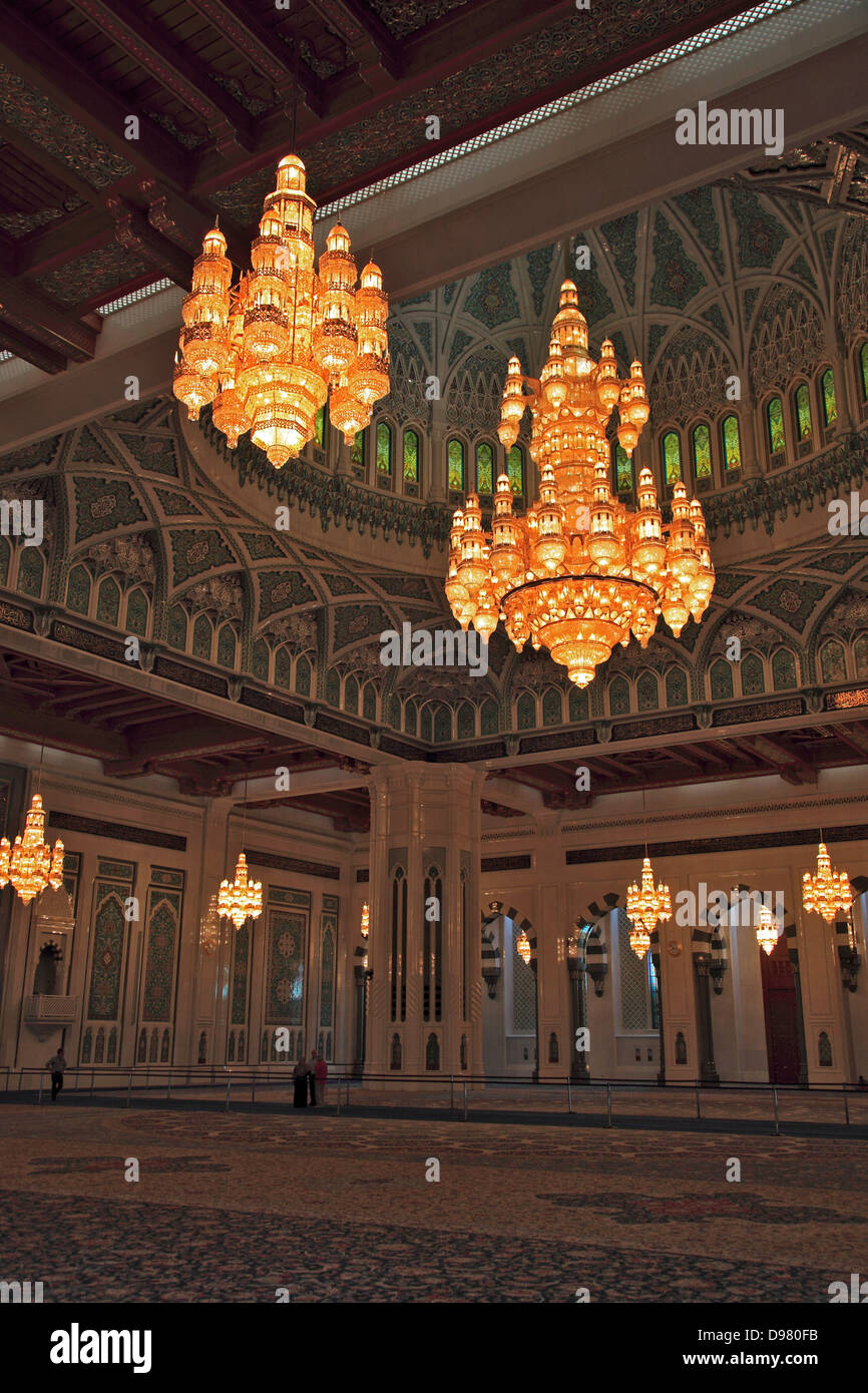 The big sultan's Qabus mosque in Muscat is the main mosque in Oman. She ...