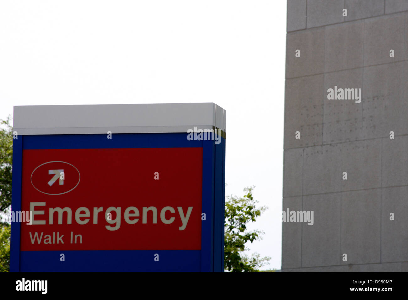 Emergency directional sign on a hospital Stock Photo - Alamy