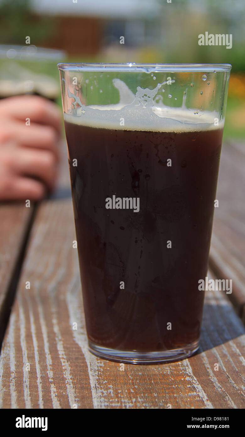 Beer on picnic table hi-res stock photography and images - Alamy
