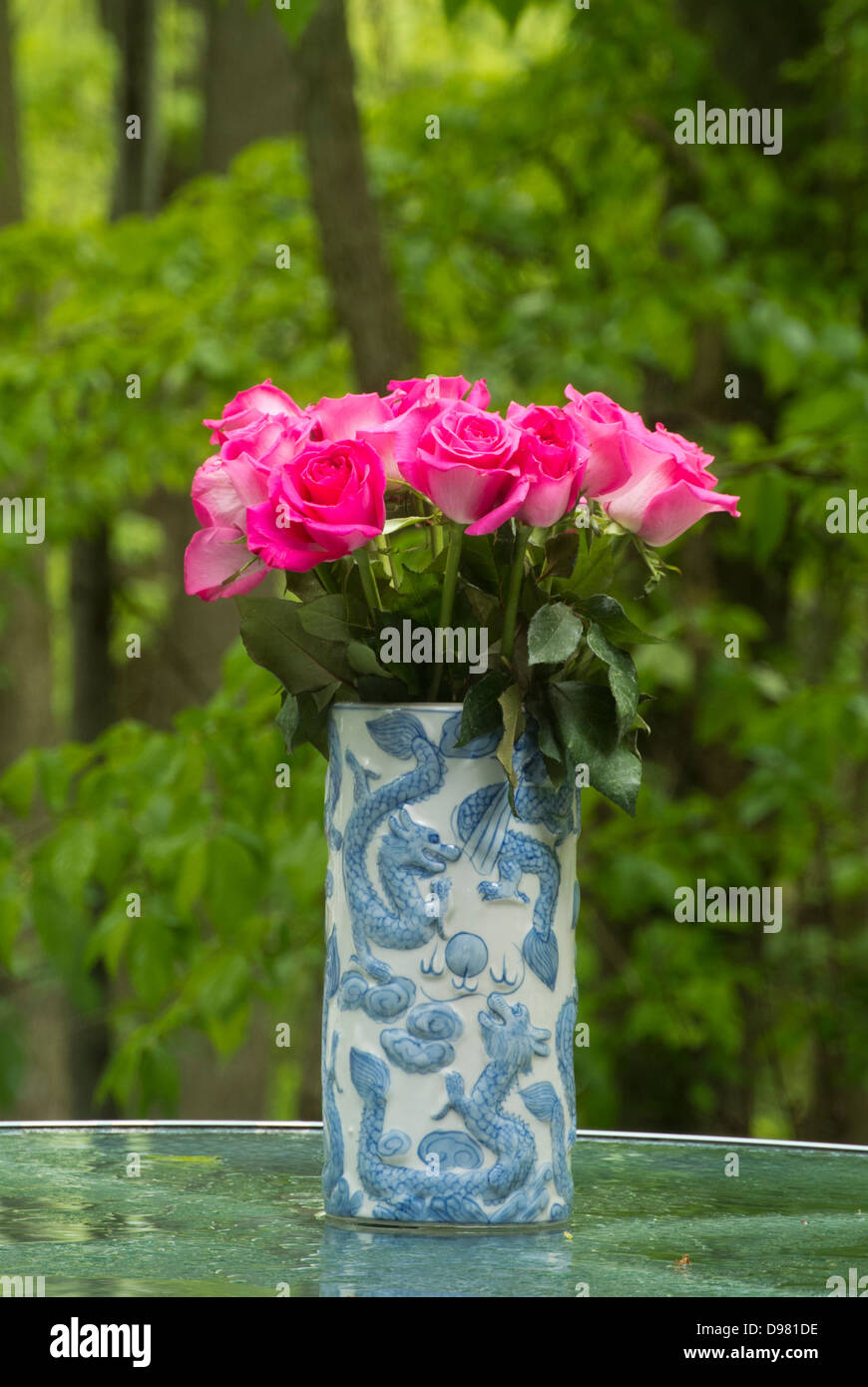 Dozen red roses bouquet hi-res stock photography and images - Alamy