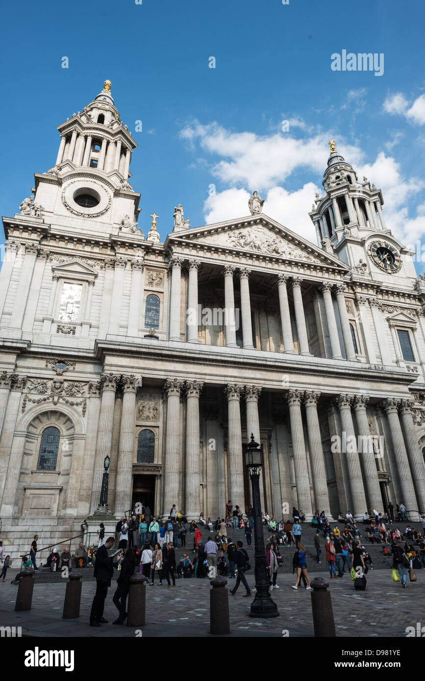 St Paul's Cathedral Front Steps London England // LONDON, England — St ...
