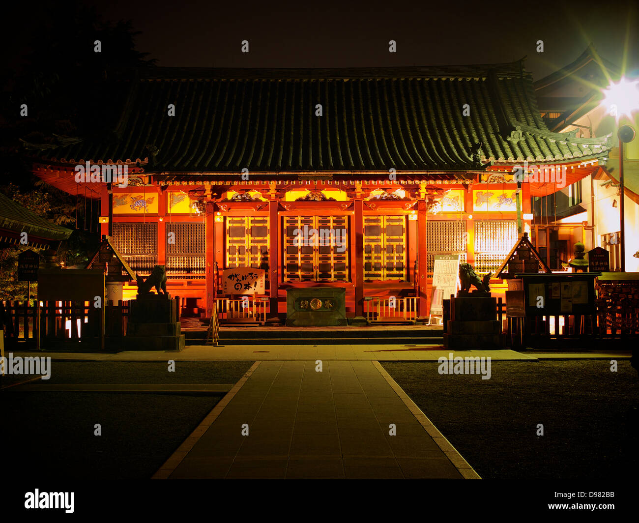 Shinto shrine tokyo hi-res stock photography and images - Alamy