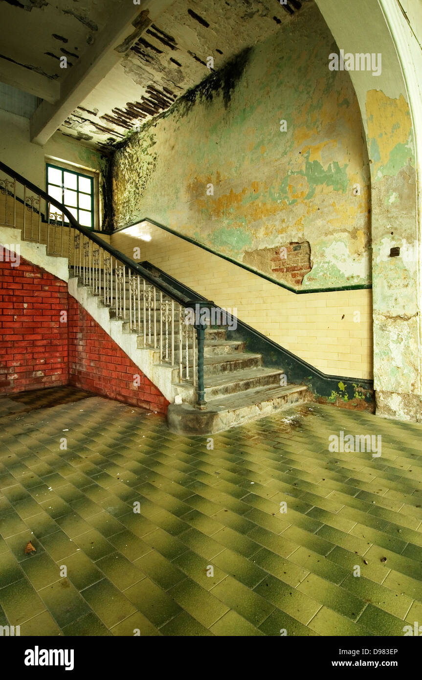 Run down school building hi-res stock photography and images - Alamy